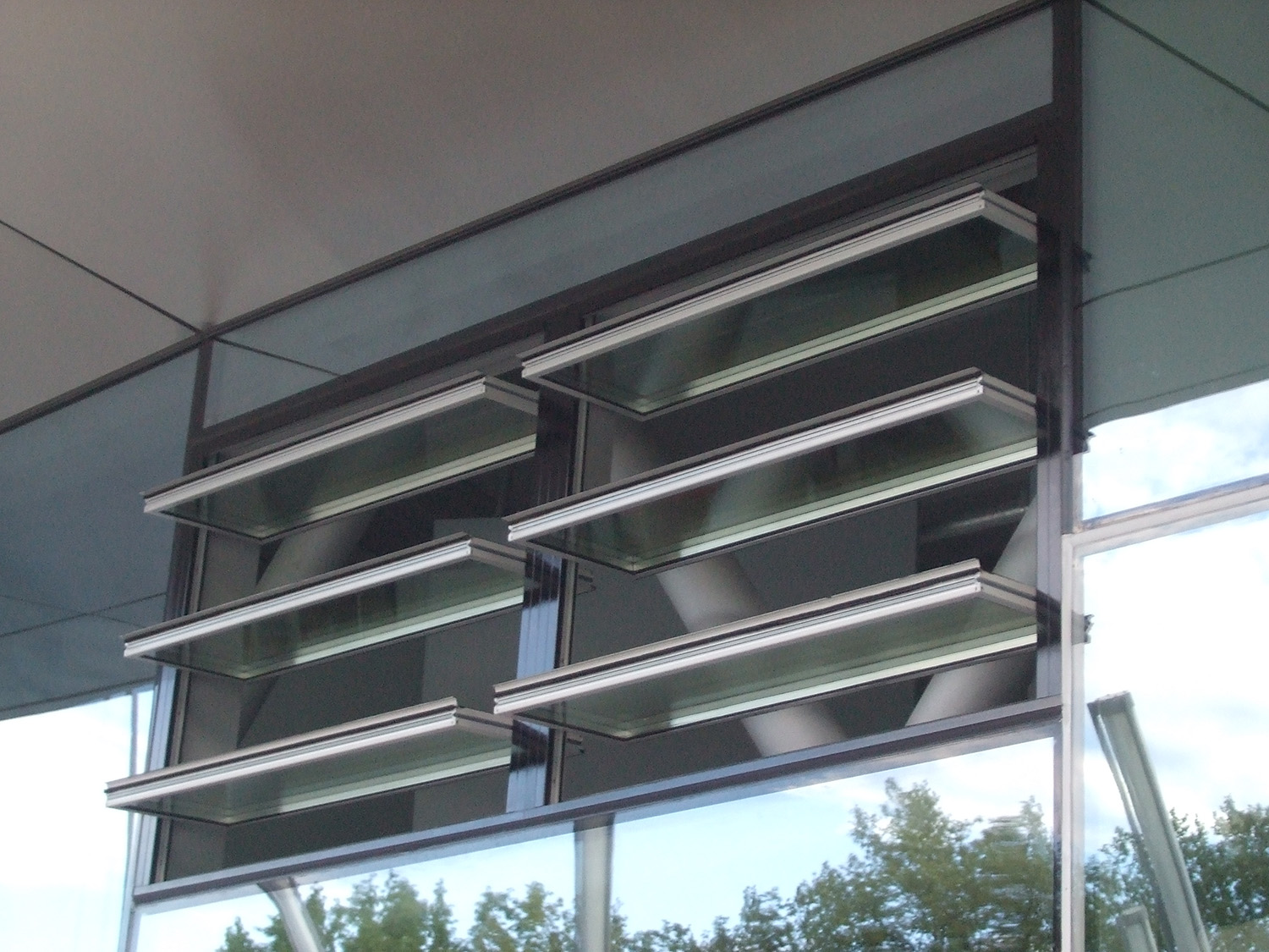 Coltlite louvered ventilator - Colt America